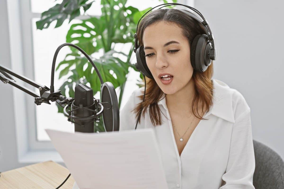 Voix off en institutionnel : comment bien la choisir